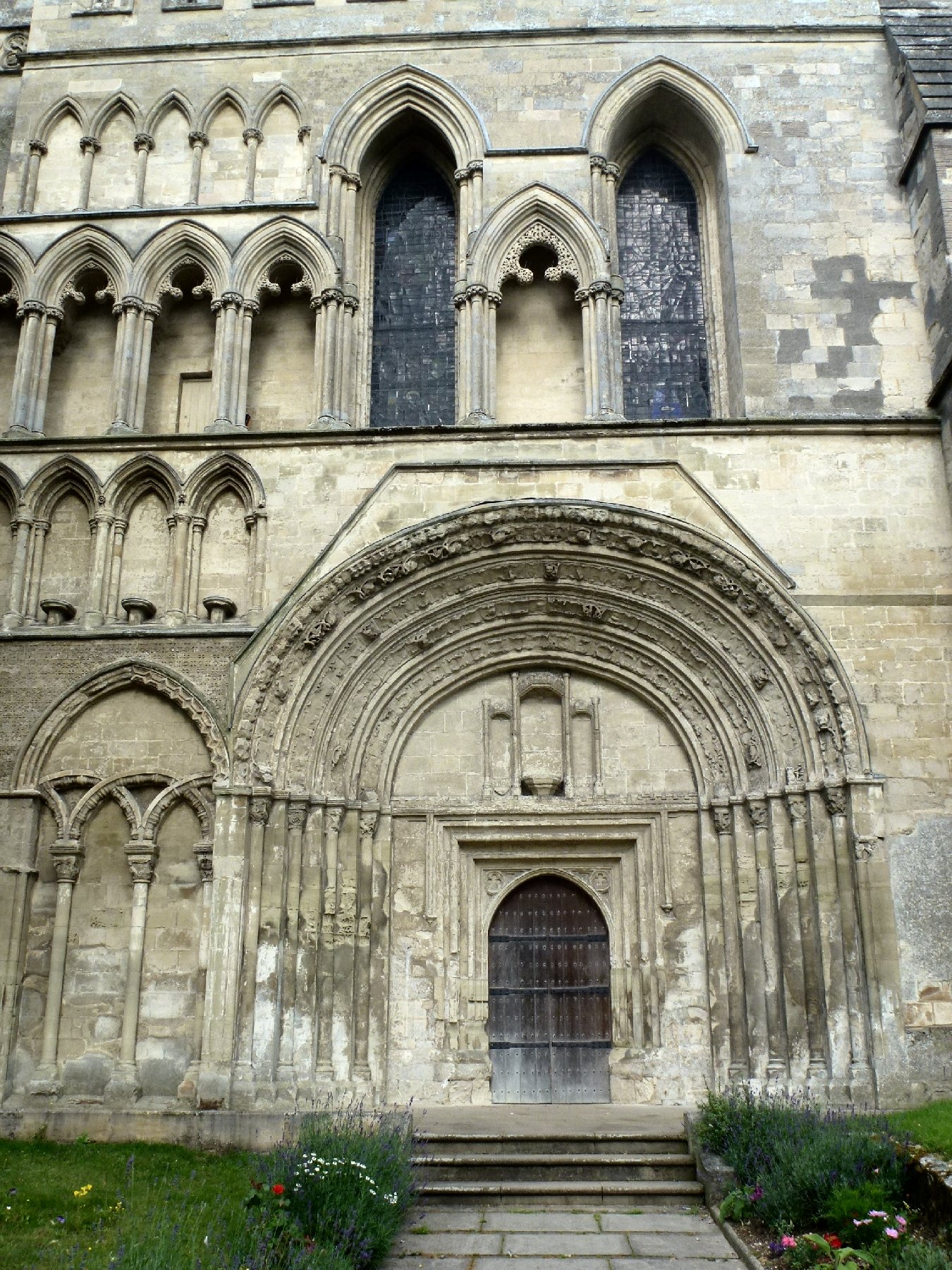 For Queen and Country: The Eleanor Crosses - Northern Earth